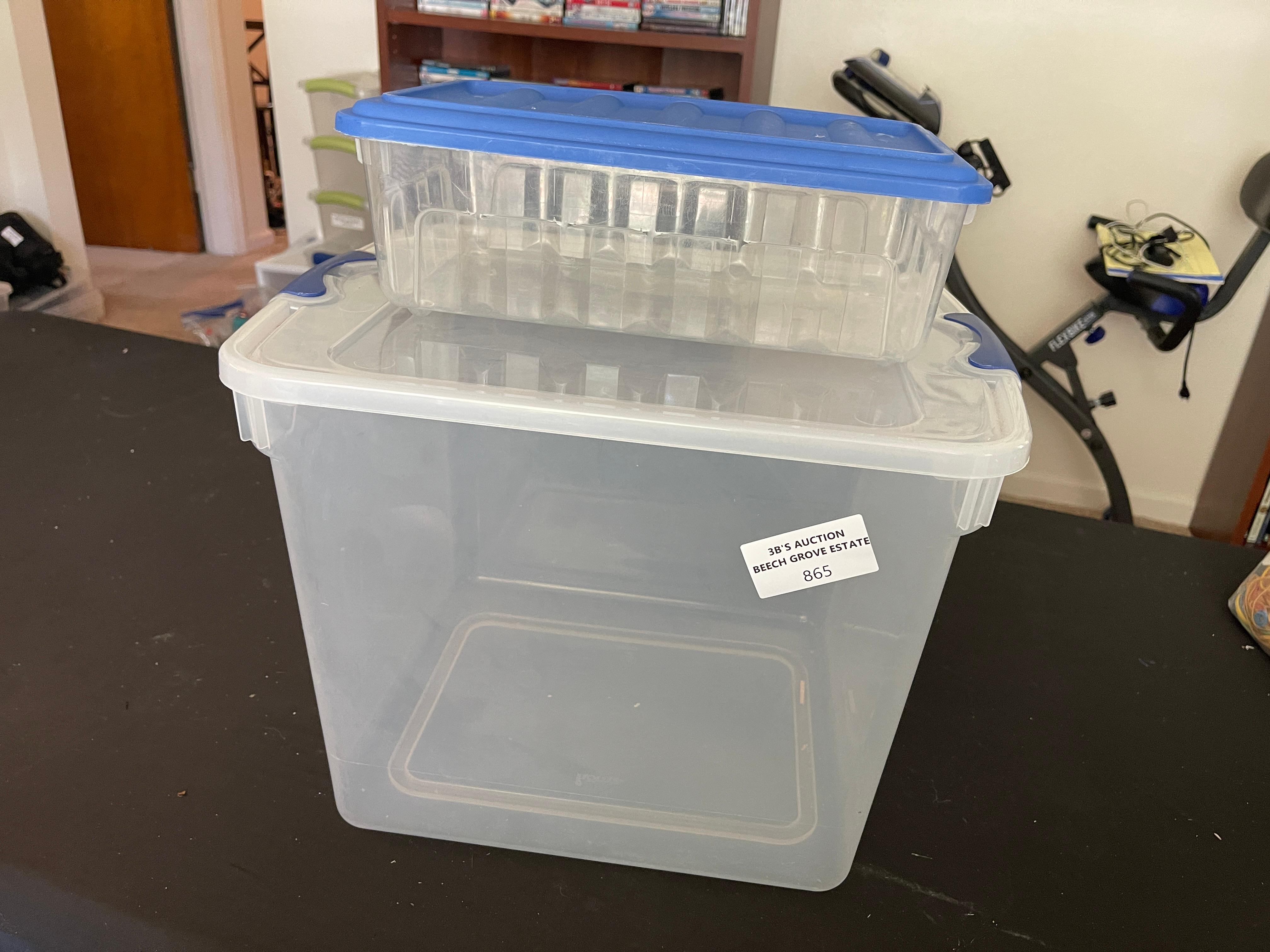 Lot - lot of lidded containers