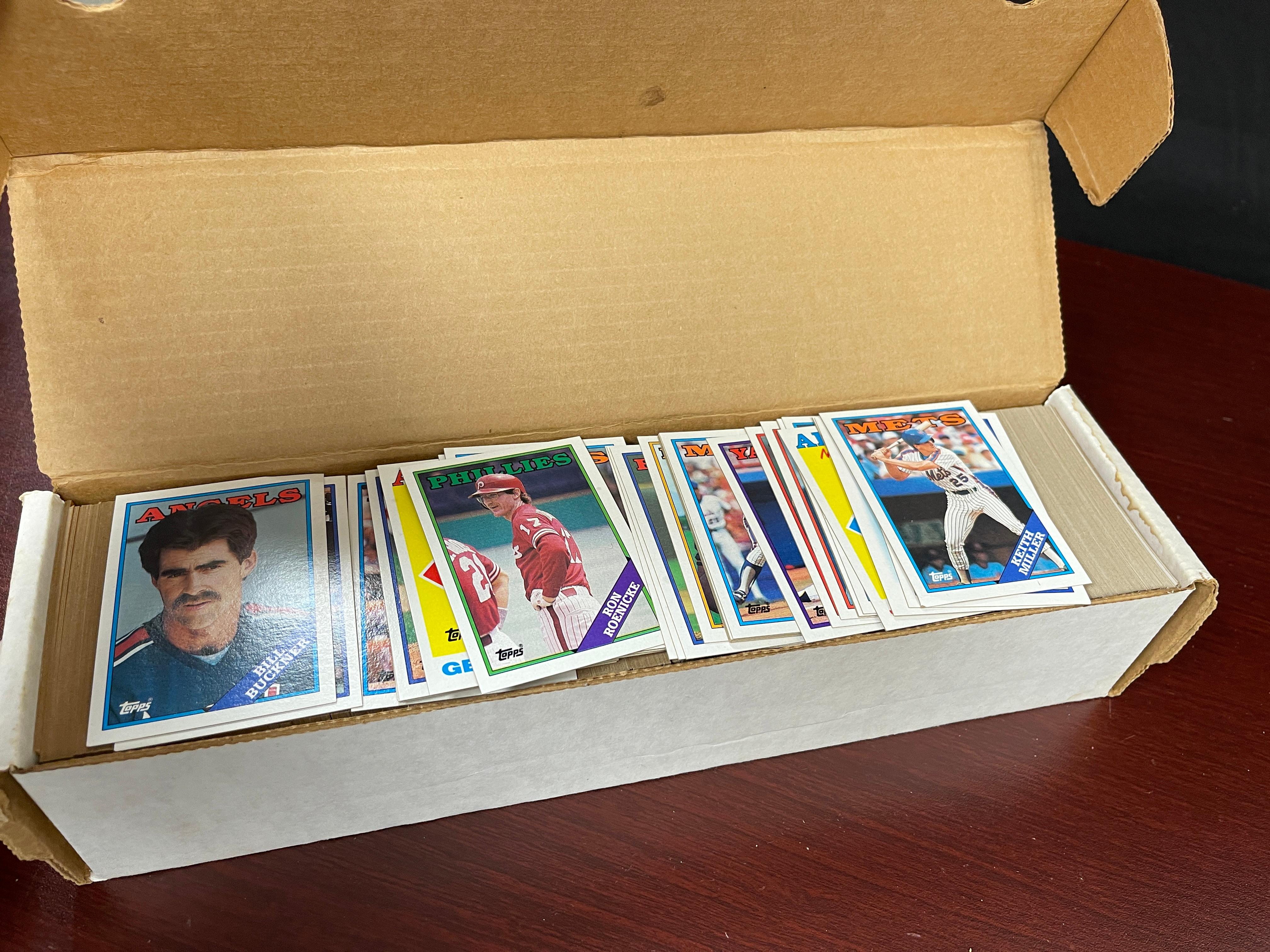 Lot - BOX OF 1988 TOPPS BASEBALL CARDS