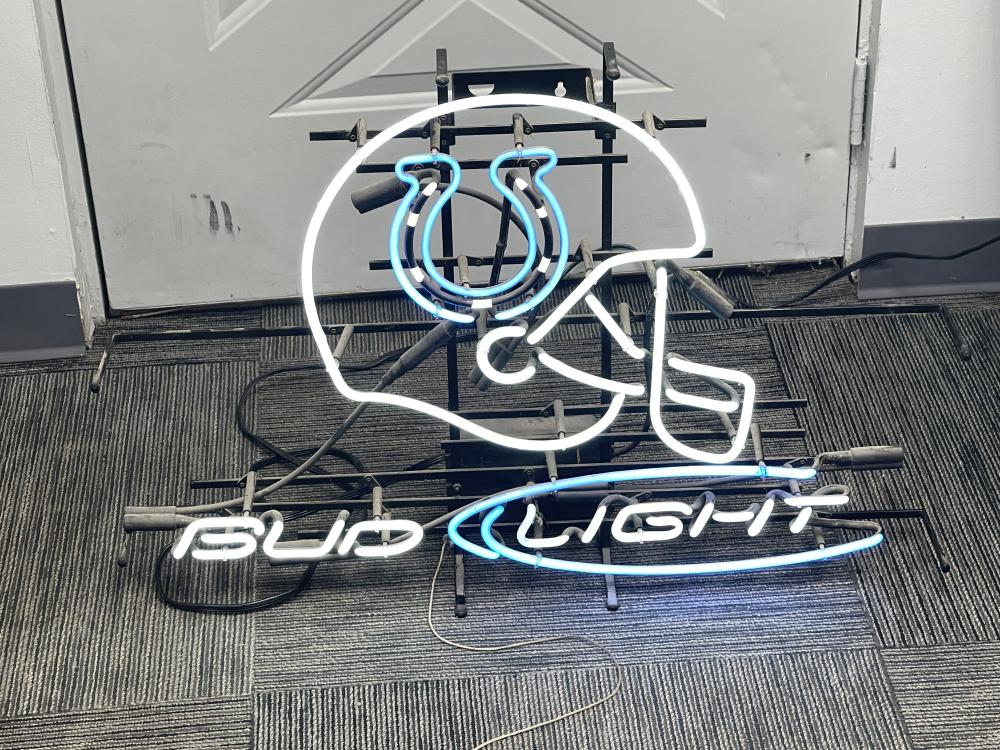 Lot - BEAUTIFUL 32" WIDE BUDLIGHT NEON SIGN