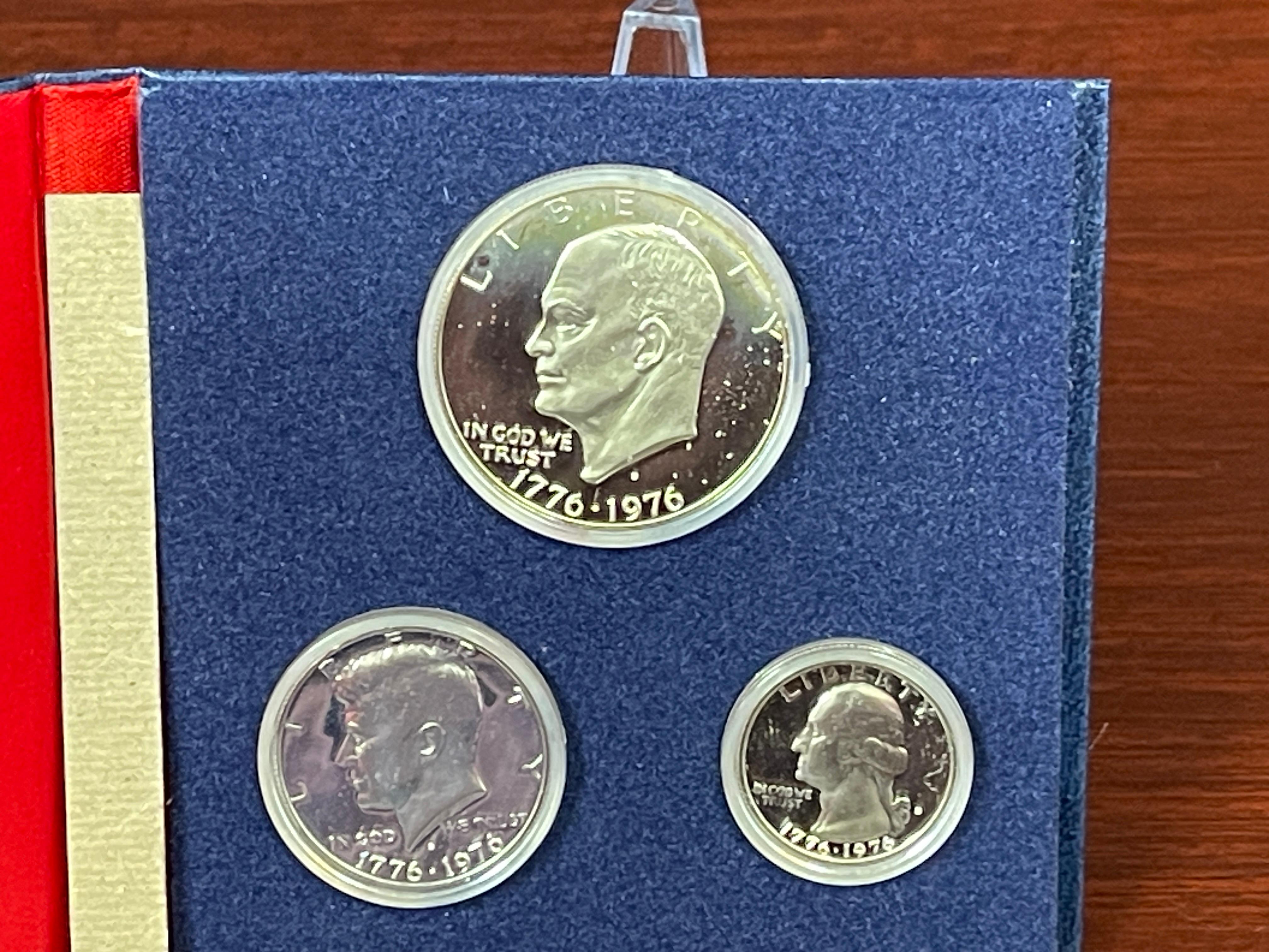 Lot - US BICENTENNIAL SILVER PROOF COIN SET