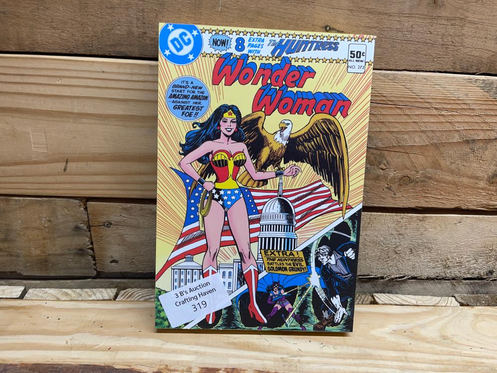 Lot - Wonder Woman Wall Décor