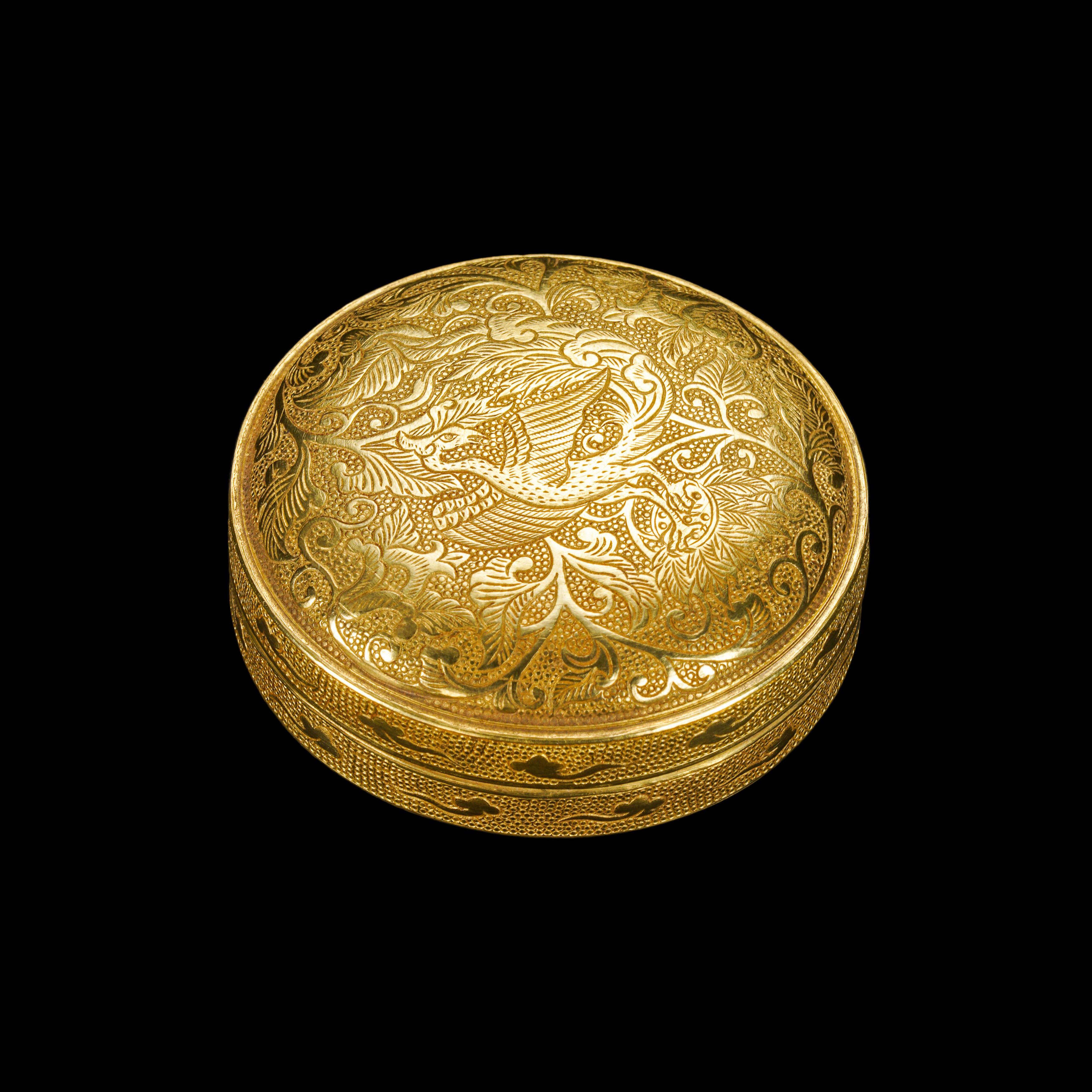 At Auction: CHINESE TANG DYNASTY PURE GOLD COMPACT BOX, 7TH- 10TH CENTURIES