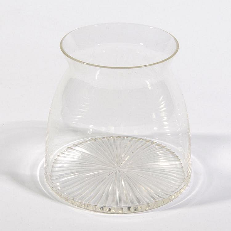 Muller, Gerard A delicate small crystal glass vase with star