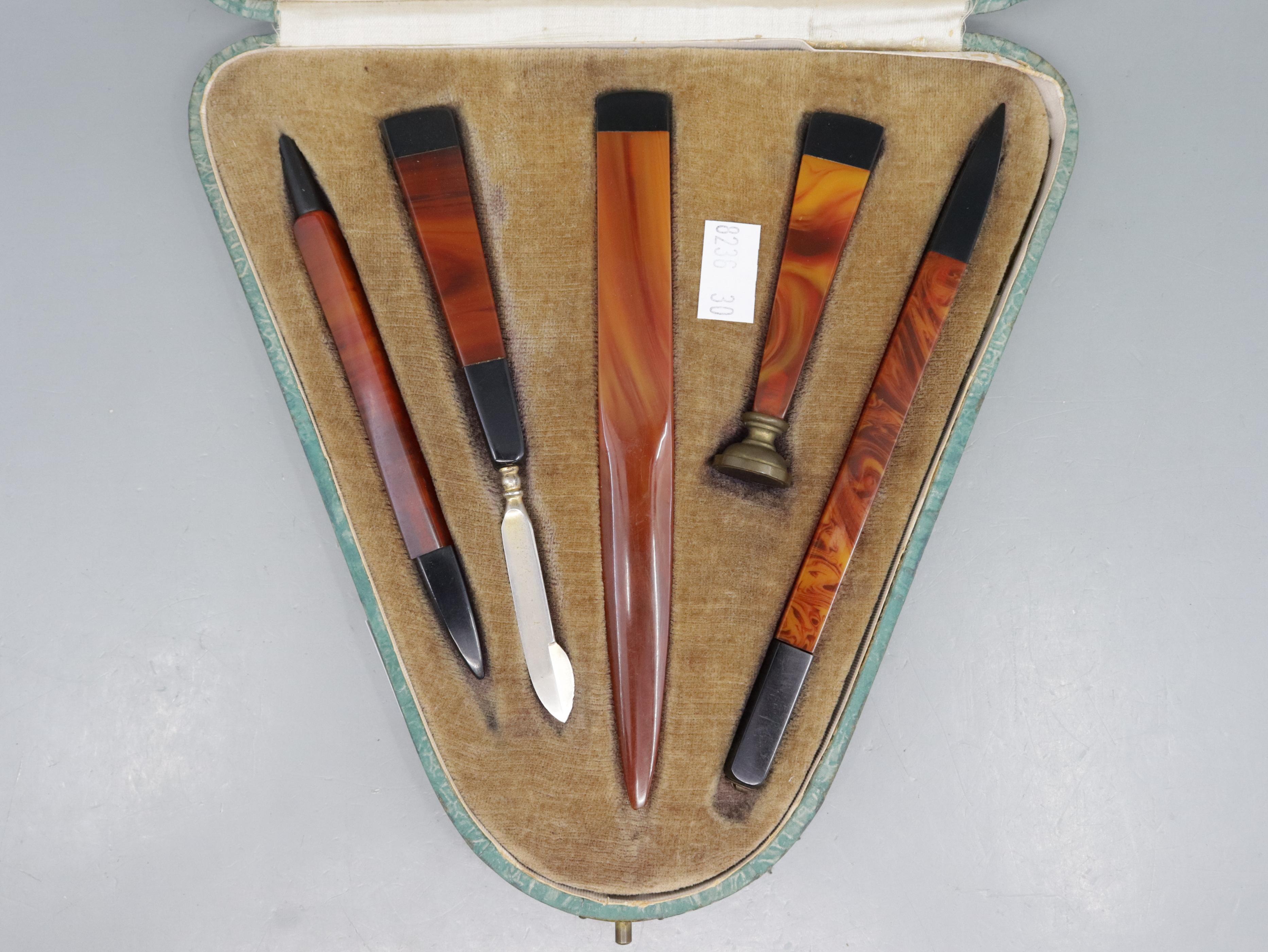 Lot - 1940'S BOXED WRITING SET WITH EARLY PLASTIC CONSTRUCTION
