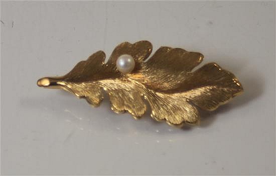 Lot - STAMPED 585, 14K YELLOW GOLD LEAF PIN WITH PEARL ACCENT, 2" L, 3. ...
