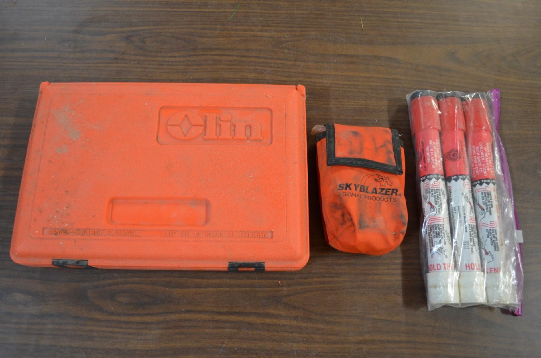 Bid Now: Emergency Flare Gun + Flares - October 6, 0122 9:00 AM PDT