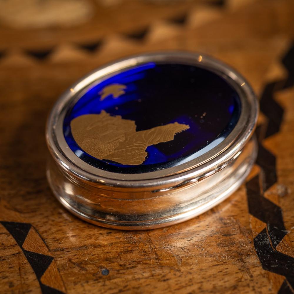 Sold at Auction: A FINE 19TH CENTURY 18CT GOLD AND BLUE GLASS SNUFF BOX