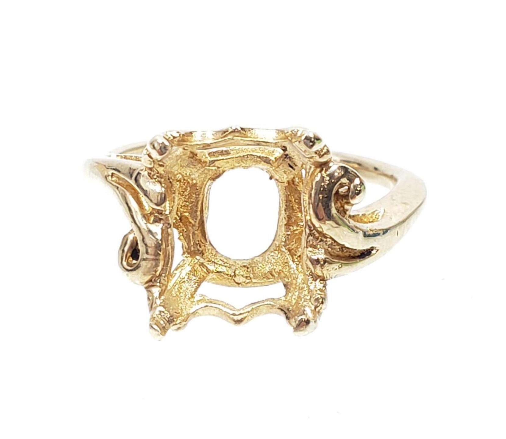 Lot - 14K Gold Ring Mount Size (6)