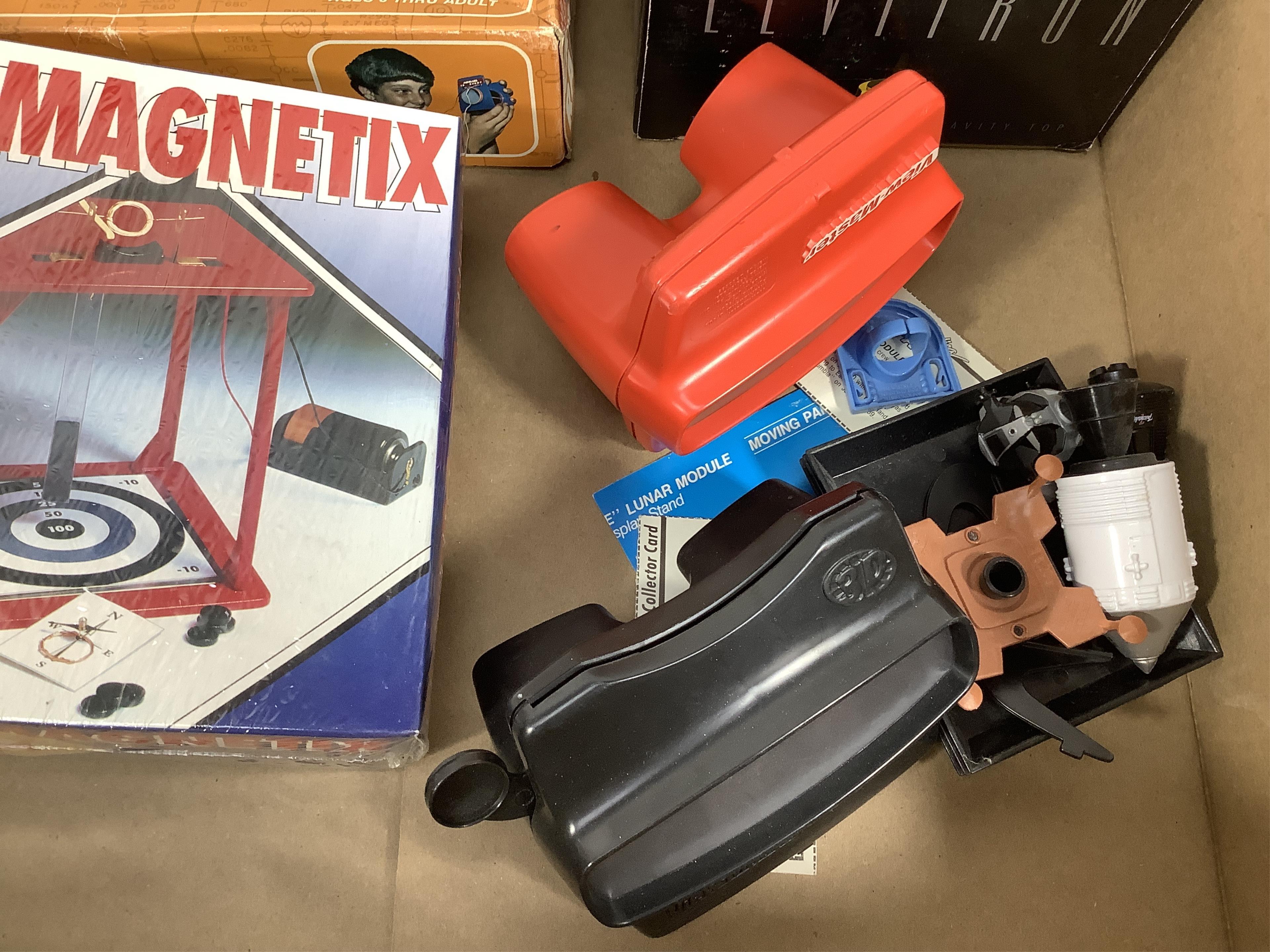Lot - Crystal Radio & Electromagnetix Kits, Levitron