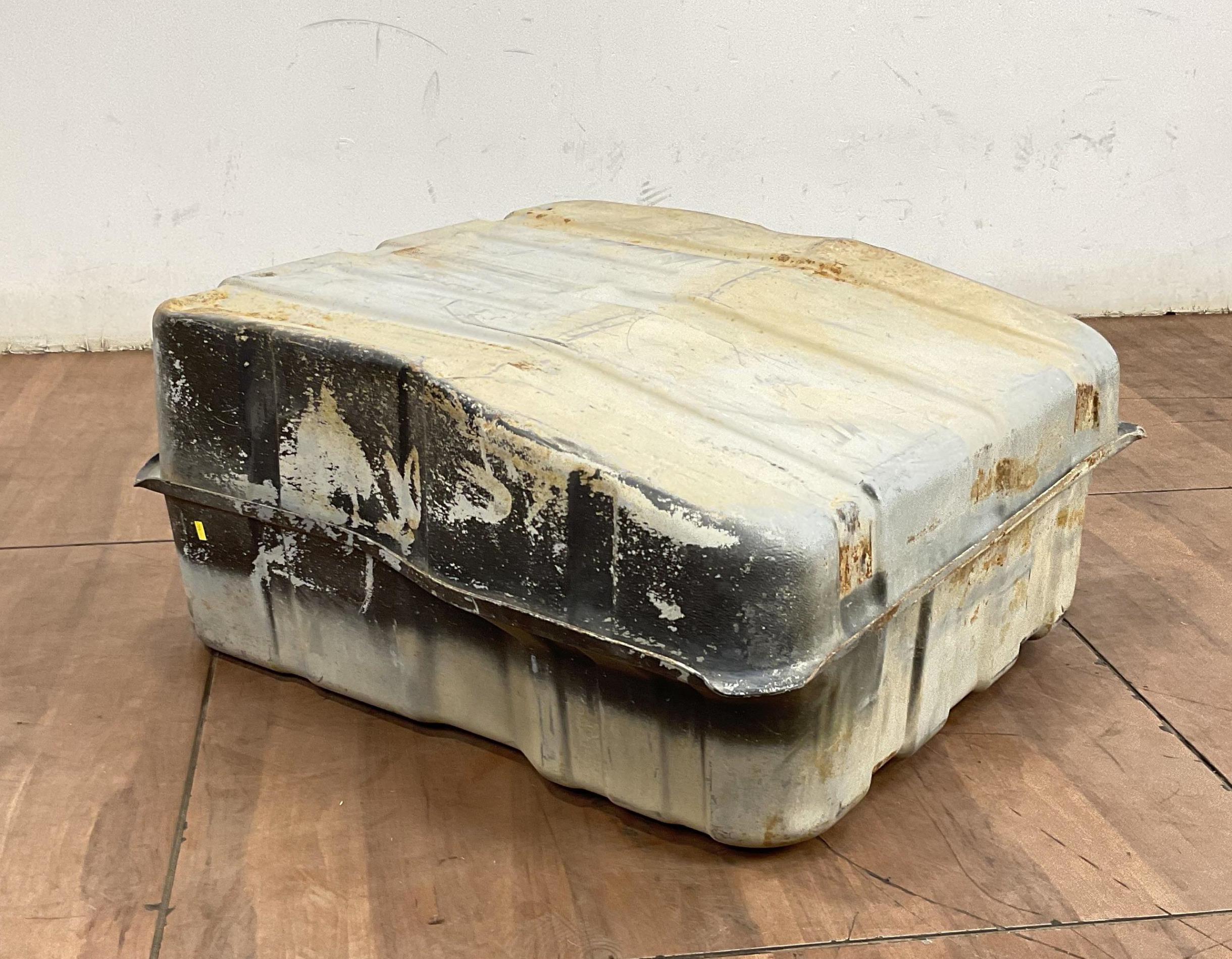 Lot - Automotive Gas Tank