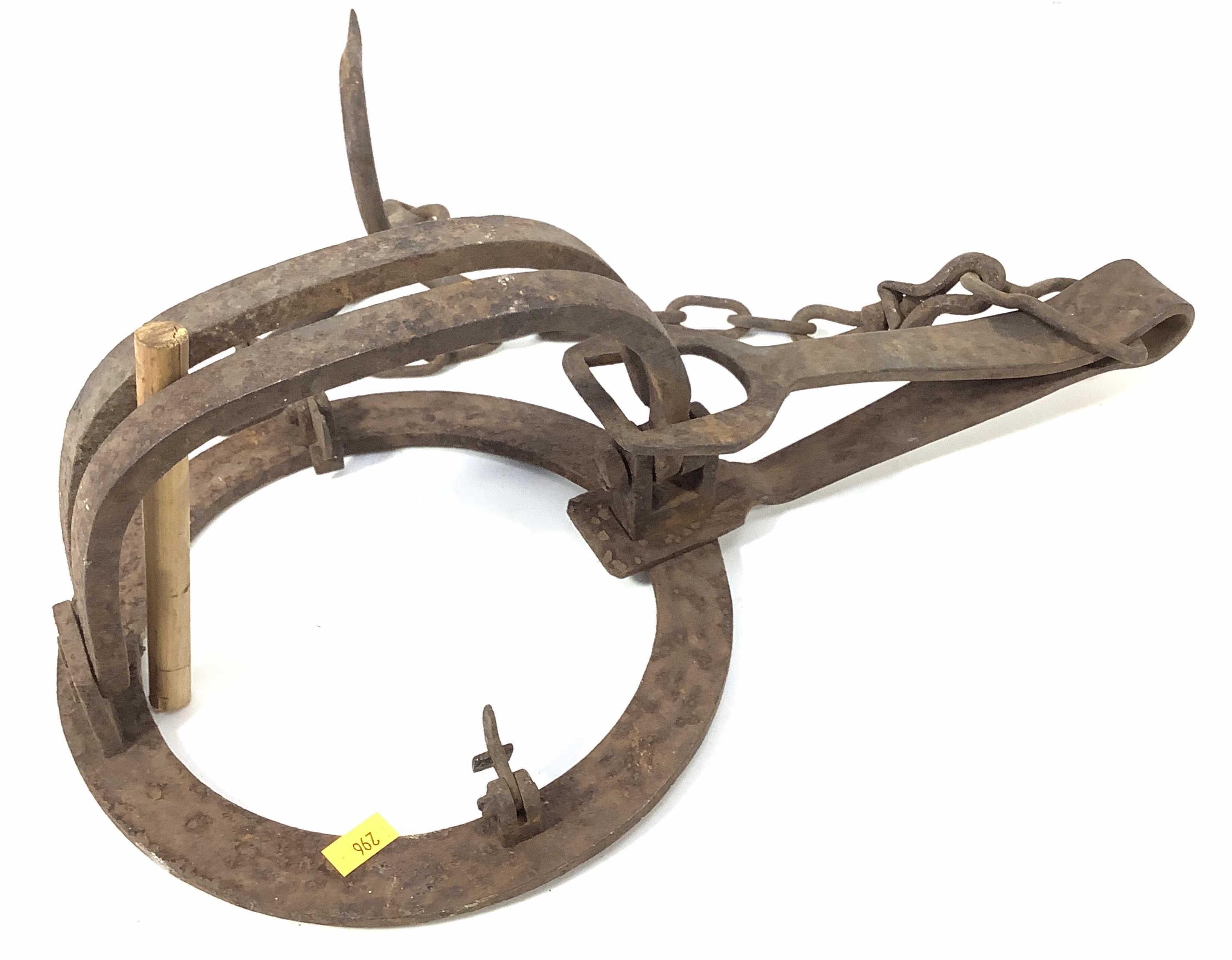Lot - Vintage Iron Wolf Trap