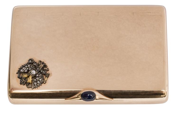 AN EXTREMELY RARE SOLID GOLD CIGARETTE CASE, A GIFT FROM THE