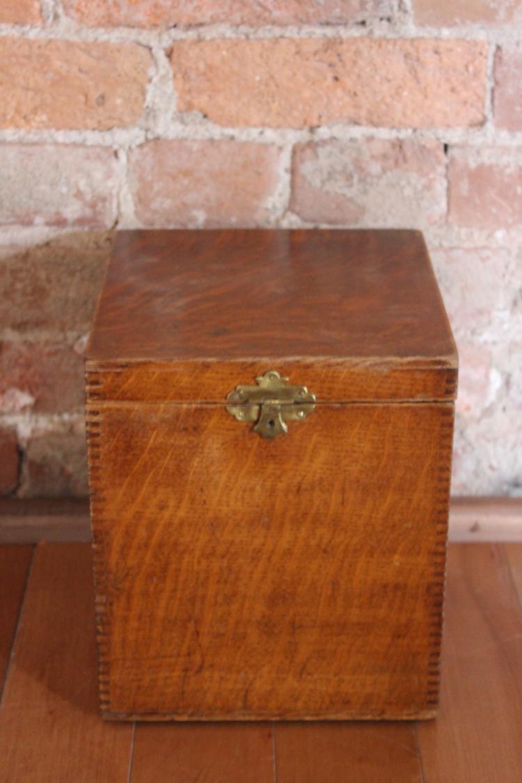 Lot - Vintage Oak Quarter Sawn File Box