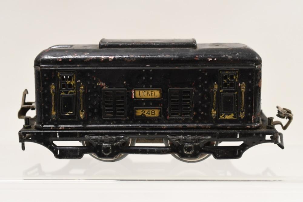 Prewar Lionel 248 Train Engine W/ 2 Caboose