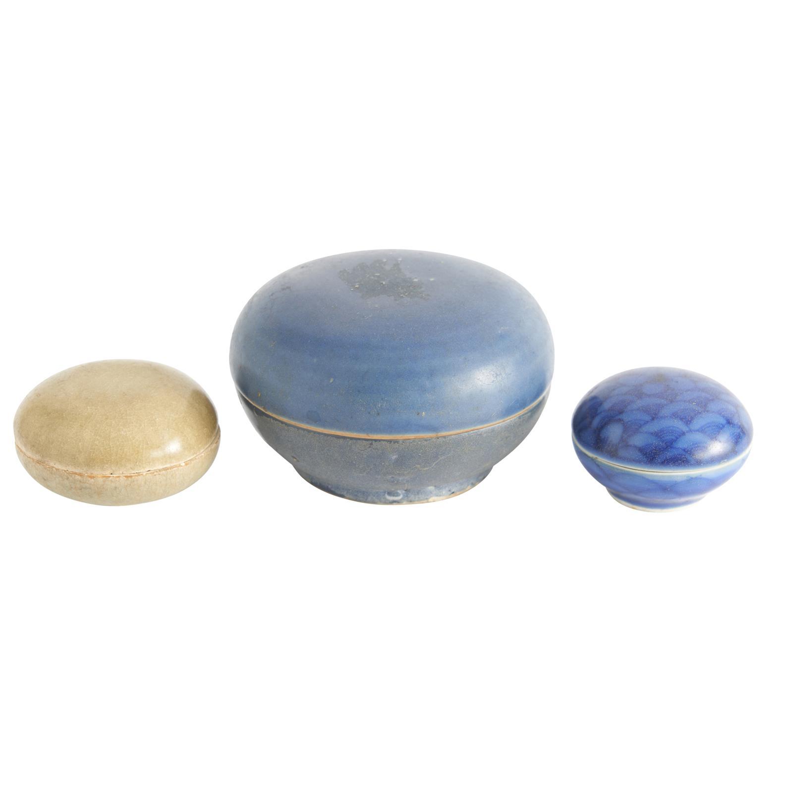 Lot - A GROUP OF THREE CHINESE BOX AND COVERS, SONG/QING DYNASTY
