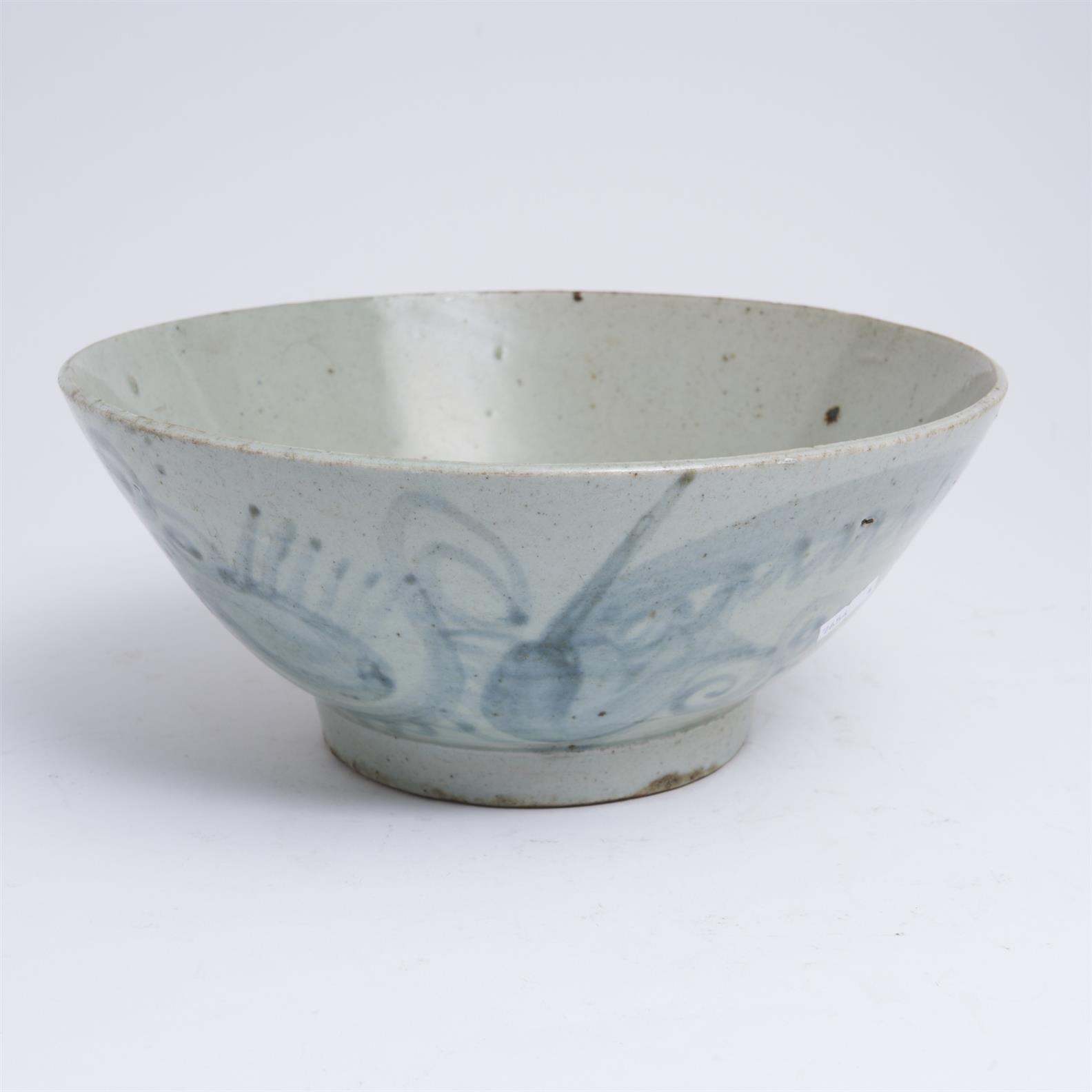 Lot - A CHINESE MING DYNASTY BOWL DIA.26.5CM