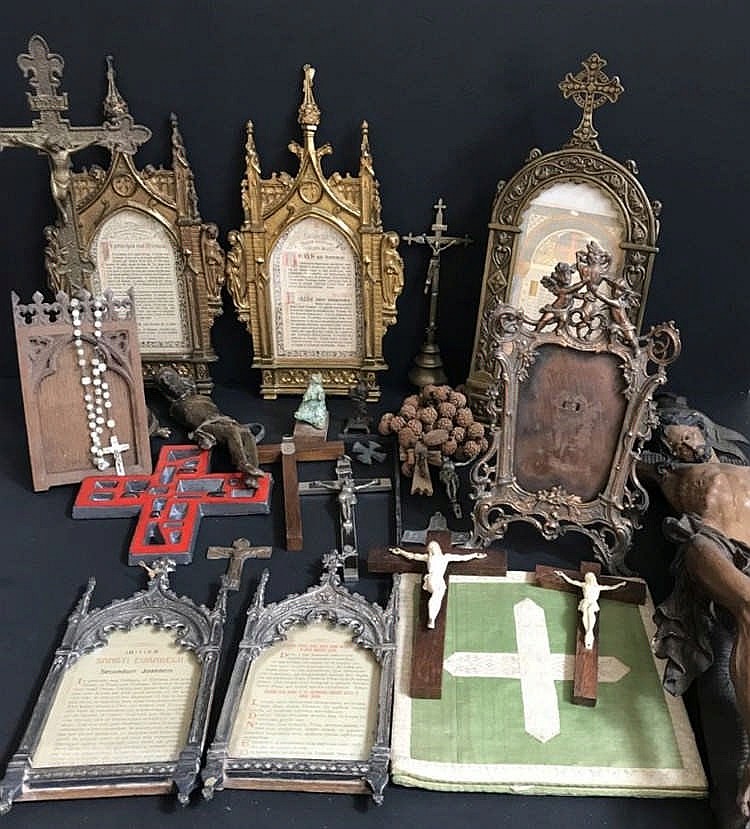 Lot - Religious items
