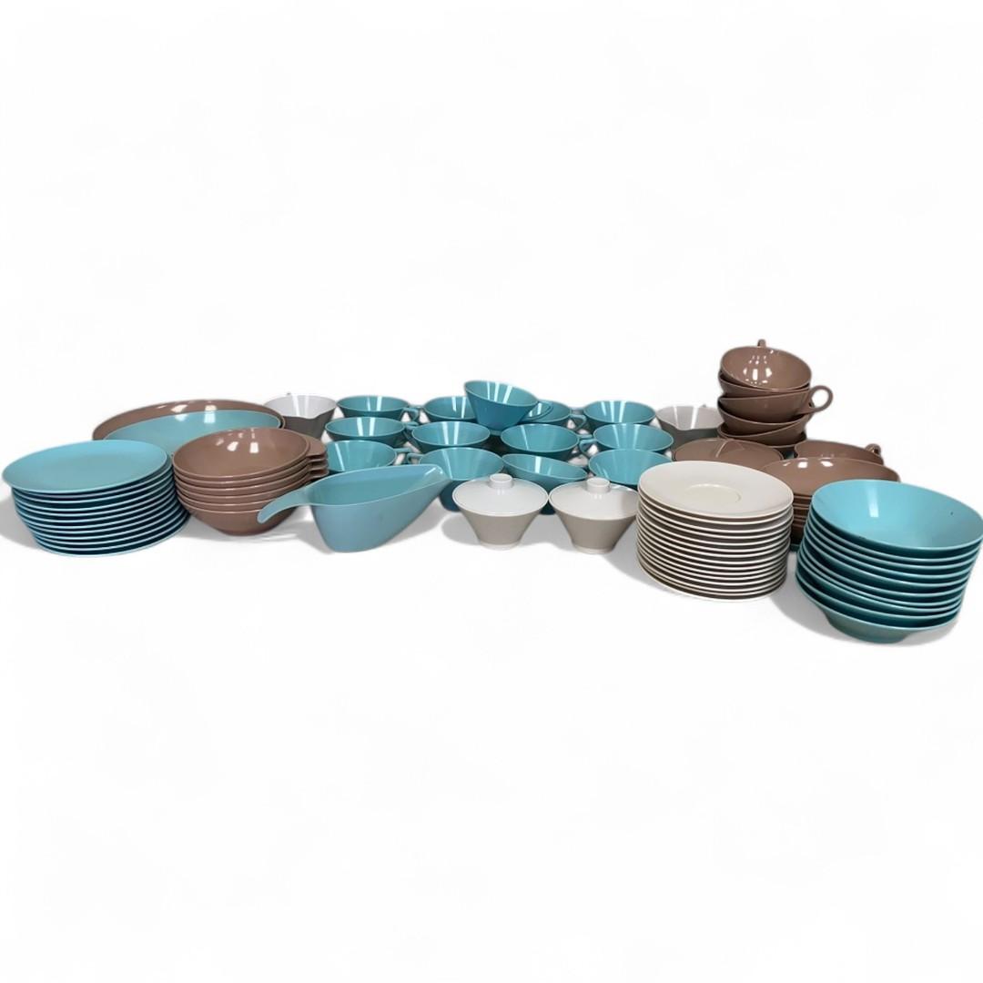 Lot - Vintage Plastic Dinnerware