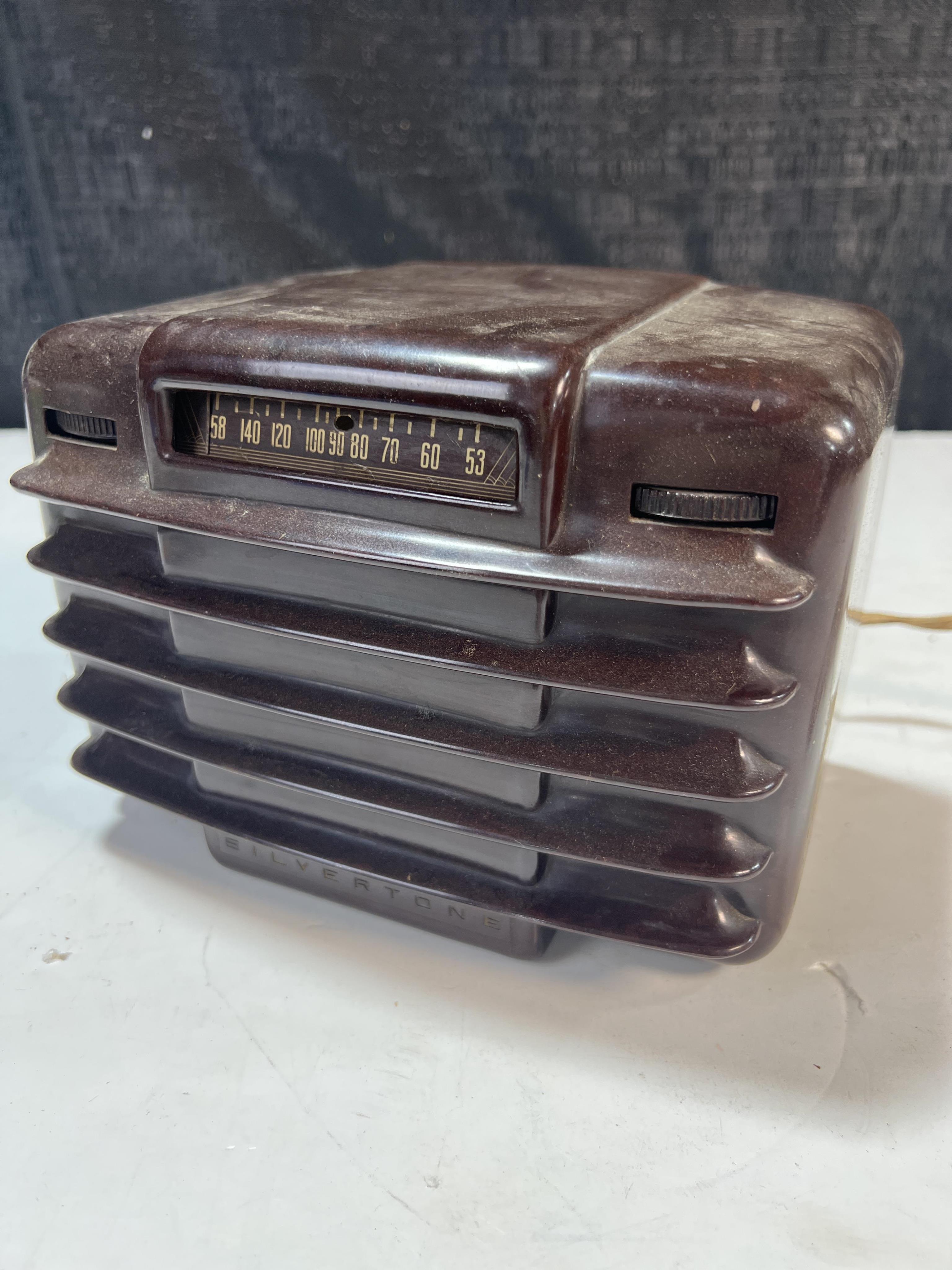 Lot - Silvertone model 3051 Sears and Roebuck company Bakelite radio ...