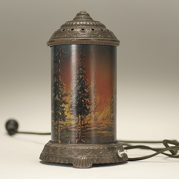 Lot - Motion lamp with Evergreen scene.