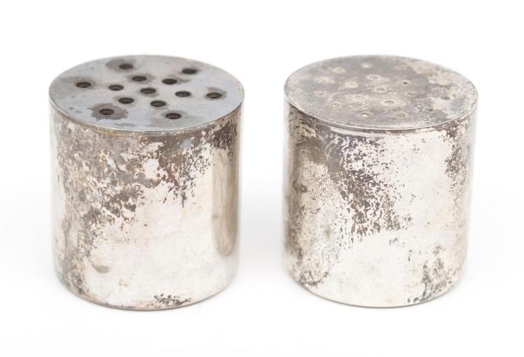 Lot - ALLAN ADLER HOLLYWOOD REGENCY STERLING SALT AND PEPPER SHAKERS.