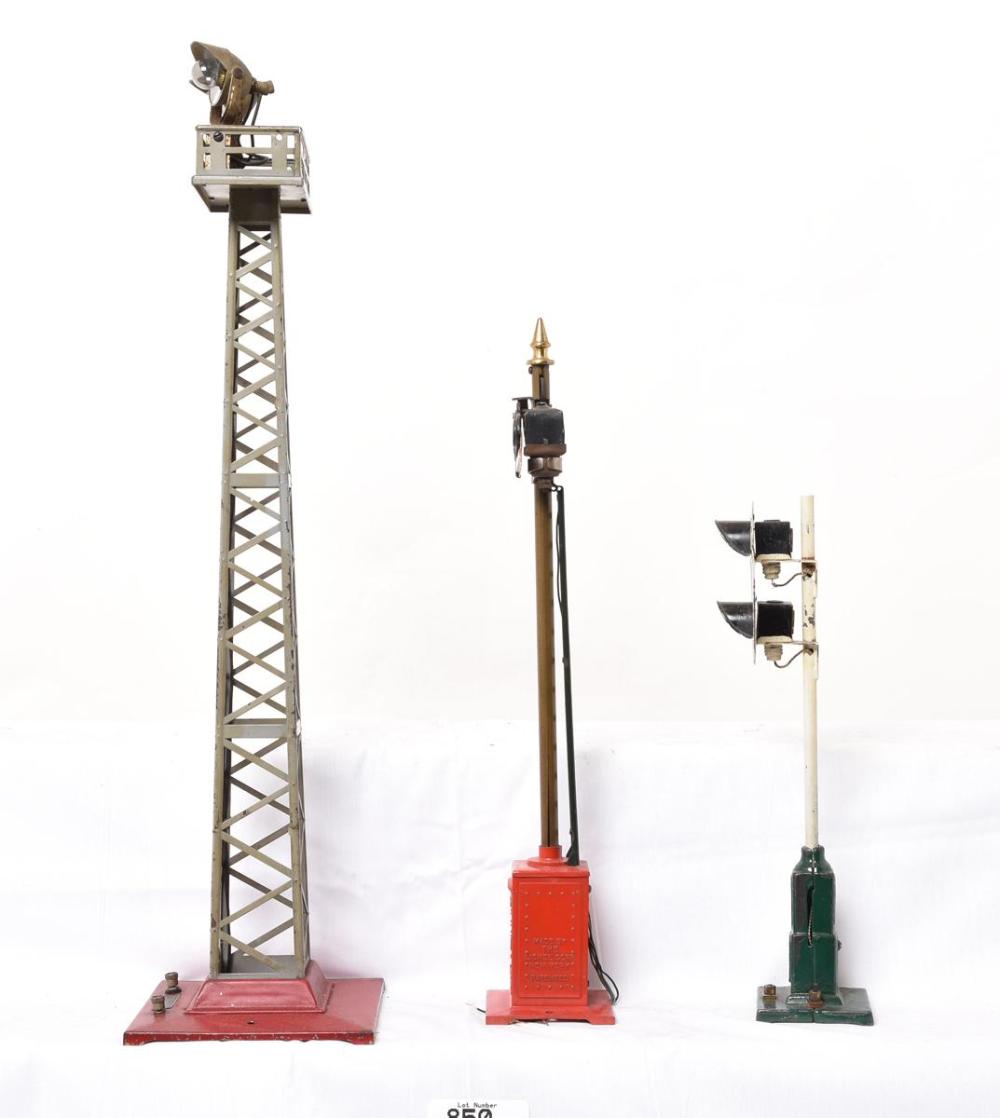 Sold Price: Lionel Prewar 2 Gray Floodlight Tower, 80 Semaphore and ...
