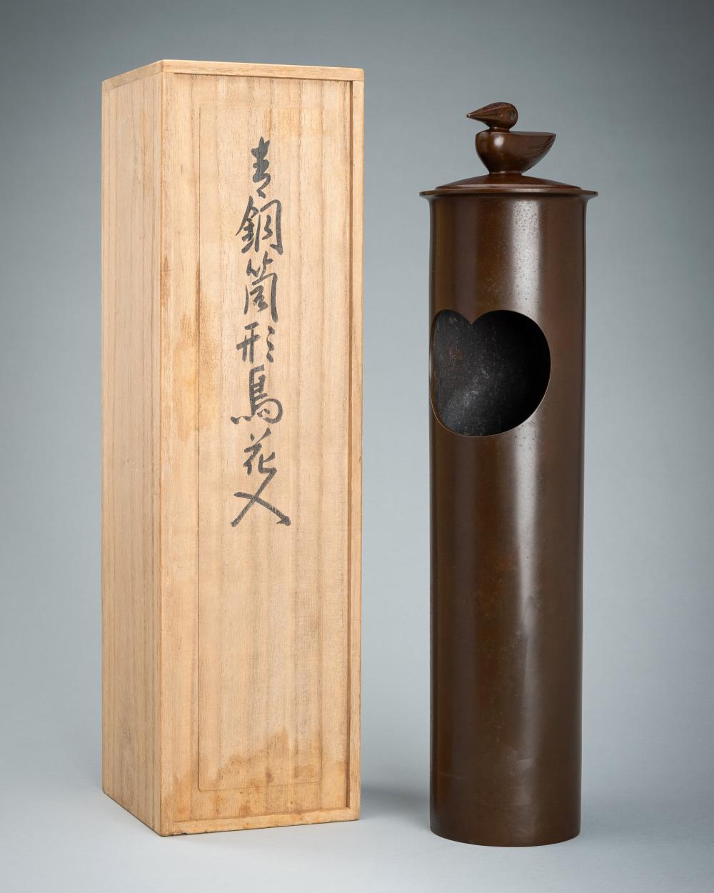 At Auction: AIDA TOMIYASU: A LARGE BRONZE VASE